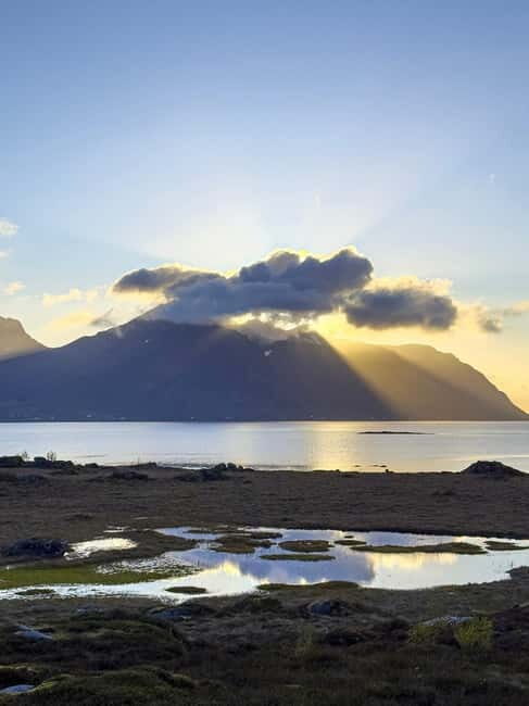 Lofoten: Midnight Magic Tour with Snacks and Drinks - FAQs