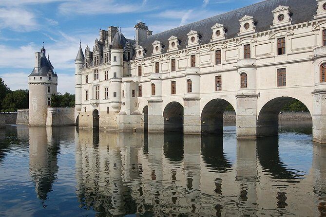 Loire Valley Castles Guided Day Trip from Paris in minivan - Transportation and Logistics