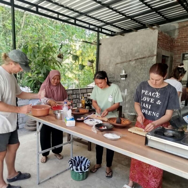 Lombok: Pottery, Coconut Oil, and Cooking Class - Key Points