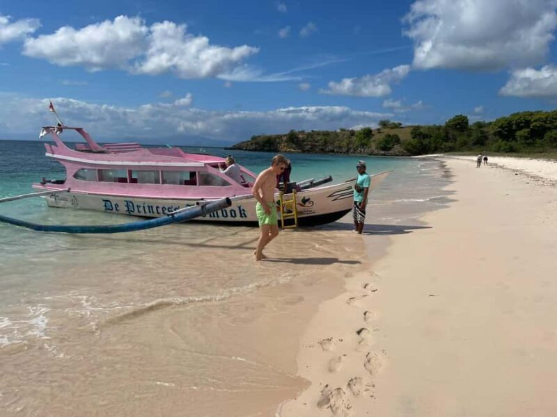 Lombok Private Pink Beach & 3 Gilis Island Hopping Tour - Key Points