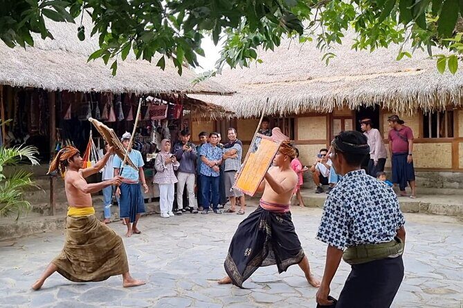 Lombok : Sasak Traditional Stick Fight and Gendang Beleq Dance - Key Points