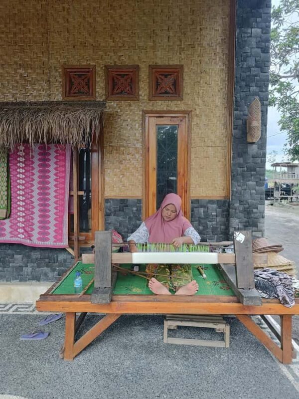 Lombok: Waterfalls, Coffee Plantation & Sasak Village Tour - Key Points