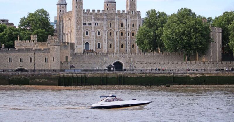 London: 2 hour private luxury yacht hire on the River Thames - An Honest Look at the Experience