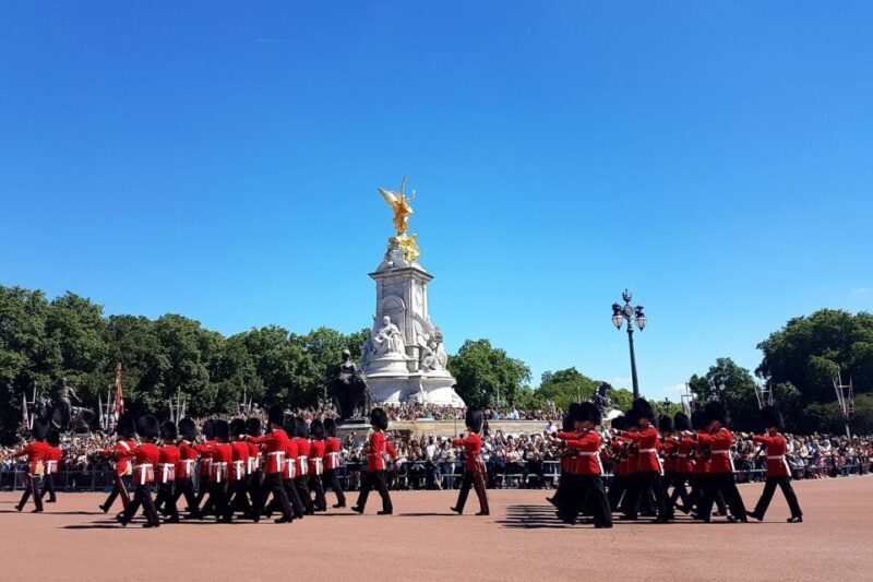 London: 30 London Sights Guided Walking Tour - Key Points