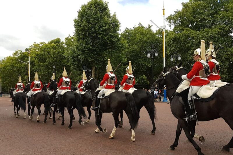 London: 30 London Sights Guided Walking Tour - A Deep Dive into the Experience