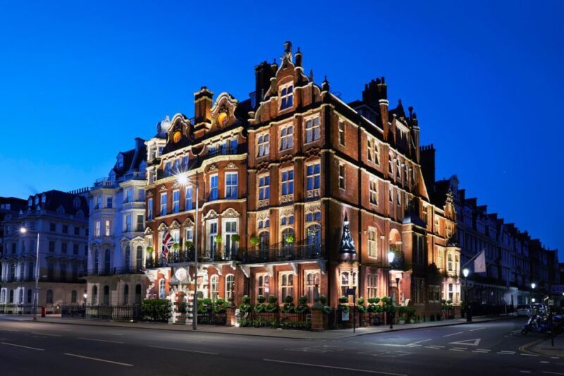 London: Afternoon Tea at The Milestone with Champagne Option - Key Points
