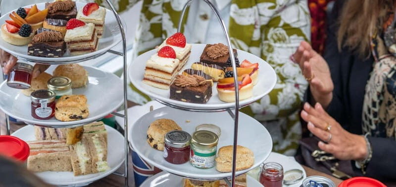 London: Afternoon Tea Bus & Buckingham Palace Entry Option - Inside the Experience: What Travelers Are Saying