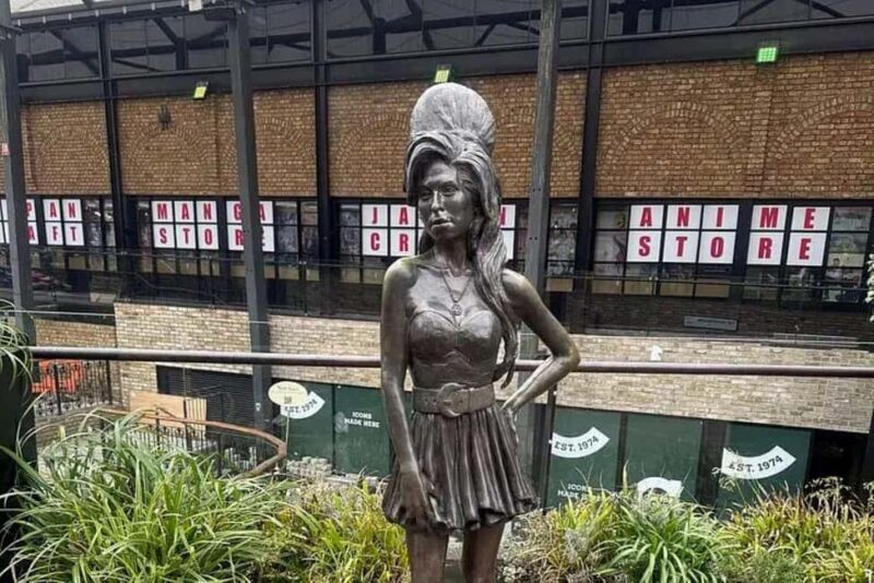 London: Amy Winehouse Bar Tour with Drinks and Snacks - Why Guides Make the Difference