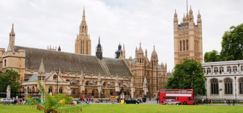 London: App-Based Walking Tour with 30 Stops - The Sum Up: The Smart, Flexible Choice for London Sightseeing