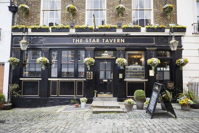 London: Belgravia Pub Crawl with 6 Pubs - The Horse & Groom: Contemporary Meets Tradition