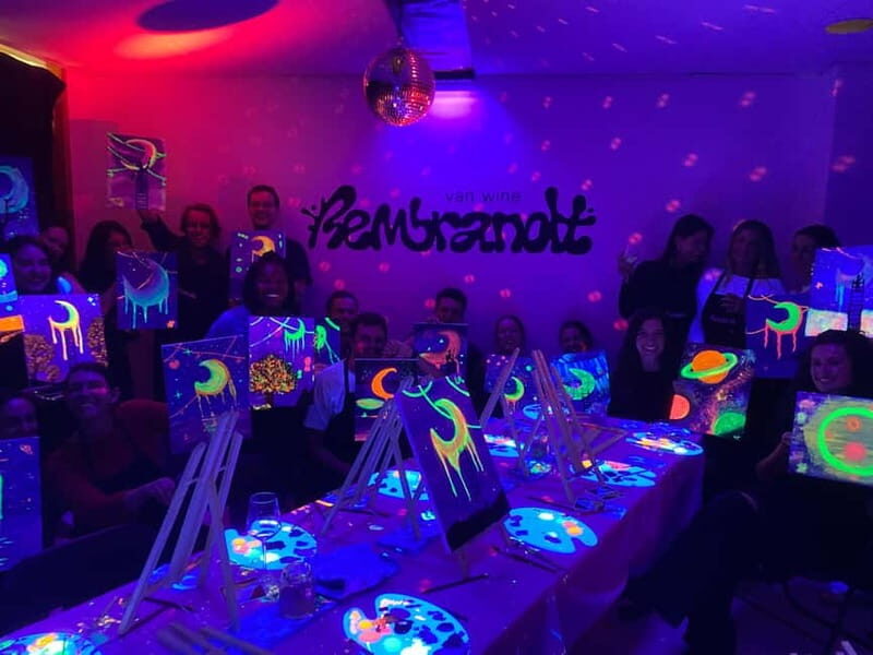 London: Bottomless Sip & Paint in the Dark - Key Points