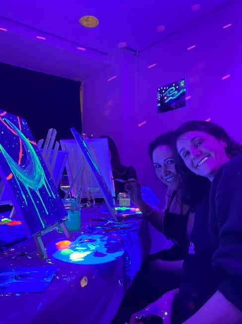 London: Bottomless Sip & Paint in the Dark - The Experience: Why It Stands Out