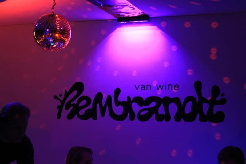 London: Bottomless Sip & Paint in the Dark - Authentic Insights from Participants