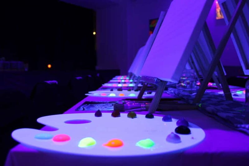 London: Bottomless Sip & Paint in the Dark - FAQs
