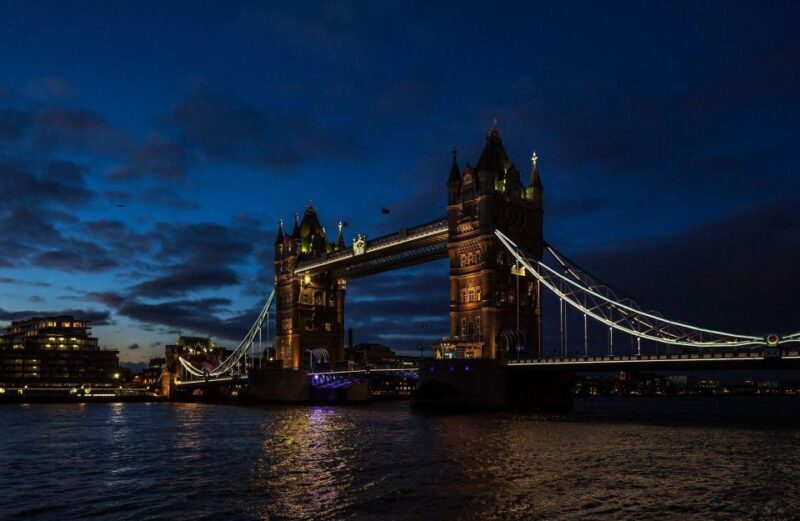 London Bridges Night Time Light Private Tour - The Itinerary and Landmarks