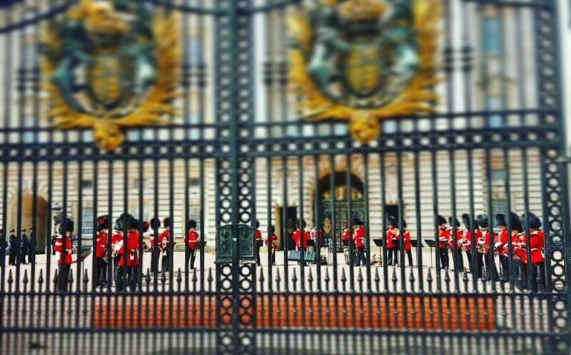 London: British Royalty Walking Tour - Admiralty Arch and Trafalgar Square: Historic Landmarks