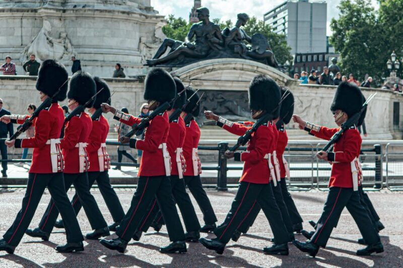 London: Buckingham Palace and Changing of the Guards Tour - Introduction