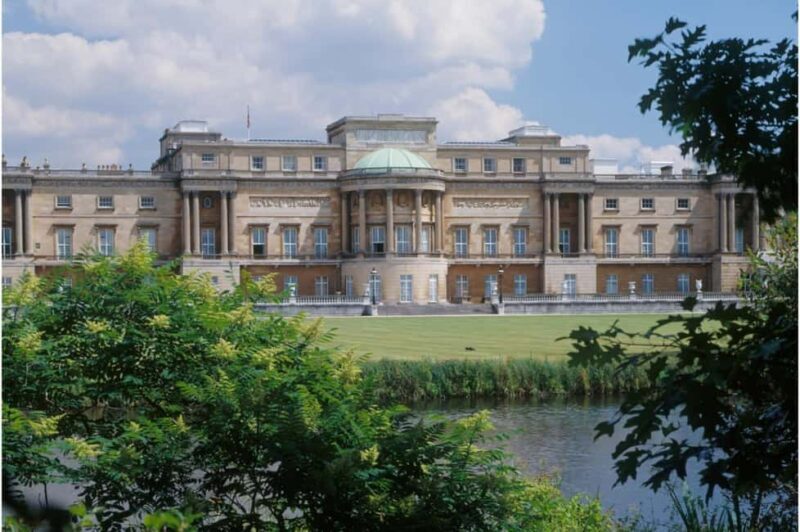 London: Buckingham Palace and Tea at The Clermont Hotel - The Experience in Detail
