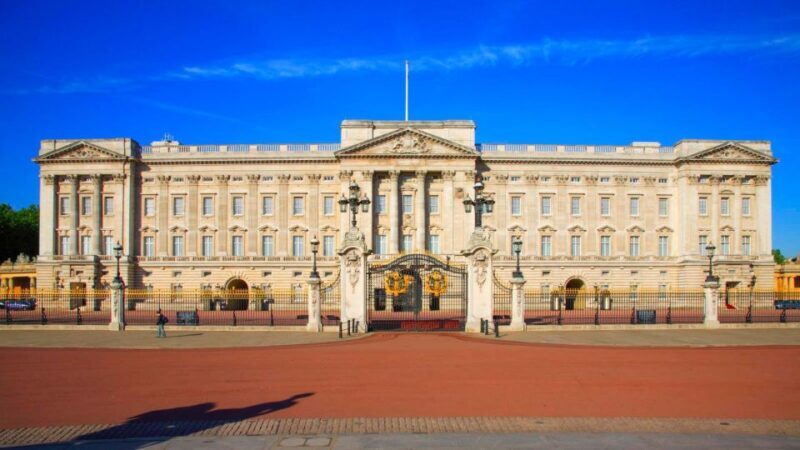 London: Buckingham Palace & Changing of the Guard Experience - A Walk Through Royal London