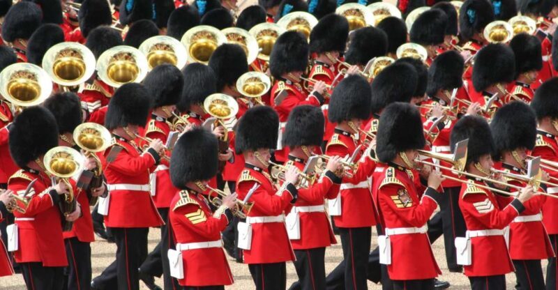 London: Buckingham Palace Changing of the Guard Guided Tour - An In-Depth Look at the Tour