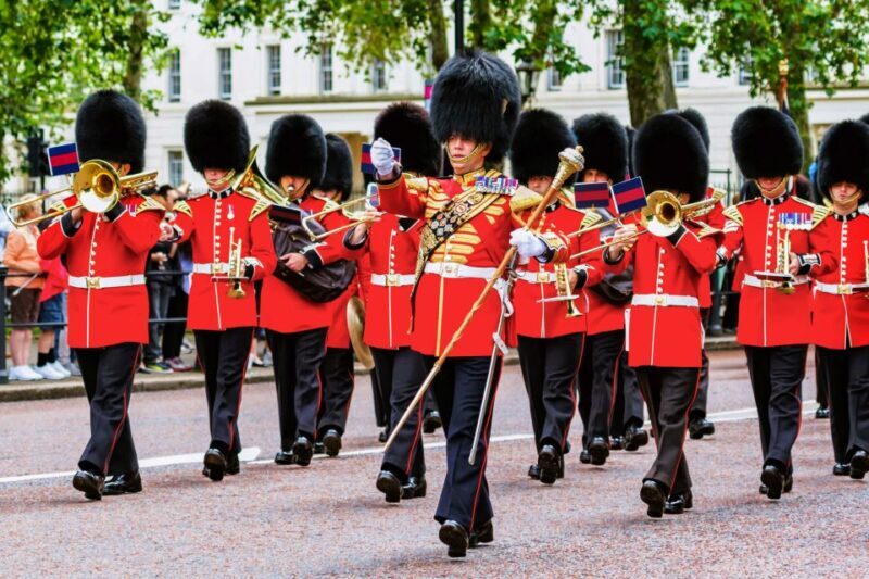 London: Buckingham Palace Entry & Changing of the Guard Tour - A Comprehensive Look at the Tour