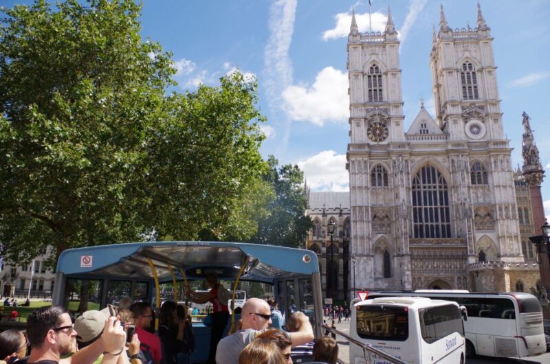 London: Buckingham Palace State Rooms with Bus and Boat Tour - FAQ