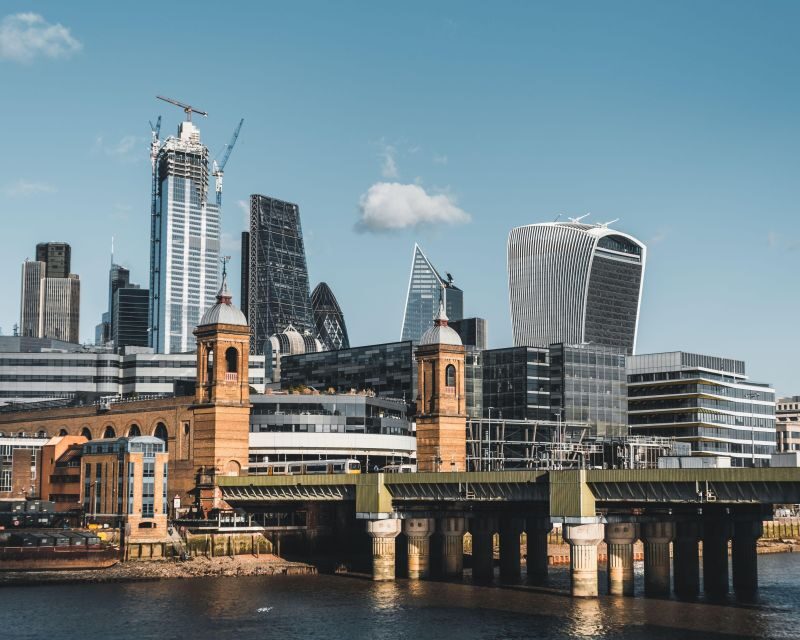 London: Capture the most Photogenic Spots with a Local - Authentic, Balanced, and Practical