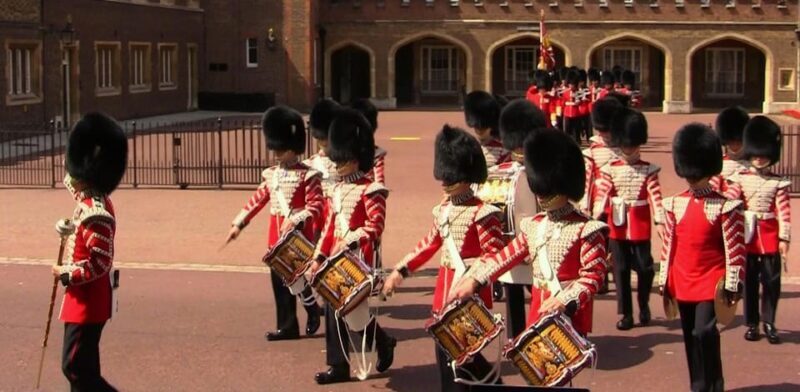 London: Changing of the Guard Guided Tour Experience - Authentic Experience and Practical Value