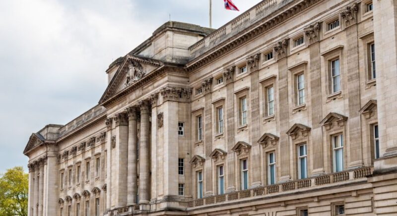 London: Changing of the Guard & Royal London Walking Tour - The Sum Up