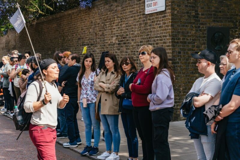 London: Changing of the Guard Tour by Buckingham Palace - What to Expect from the Changing of the Guard Tour