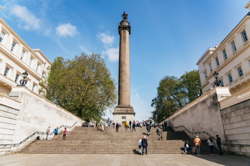 London: Changing of the Guard Tour by Buckingham Palace - The Value of a Guided Tour