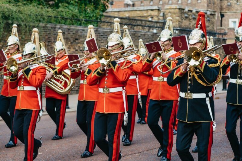 London: Changing of The Guard Tour - Authenticity and Insider Knowledge