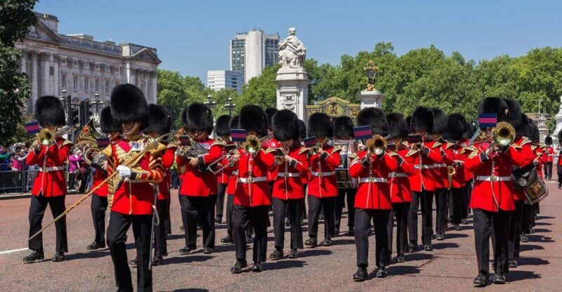 London: Changing of the Guard Walking Tour - The Experience: What to Expect on the Tour
