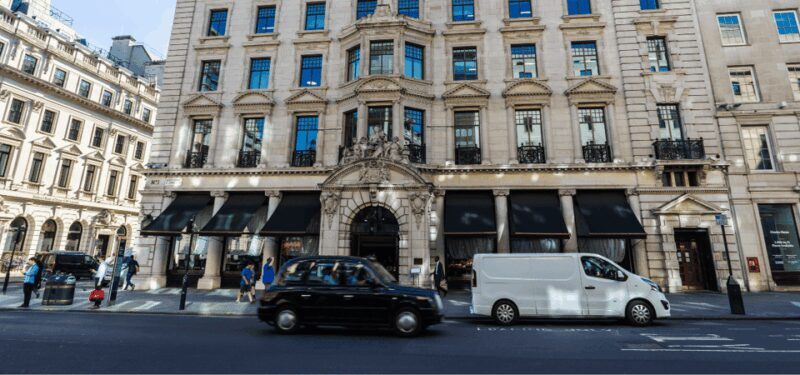 London: Changing of the Guard with a an APP - What to Expect from the Tour