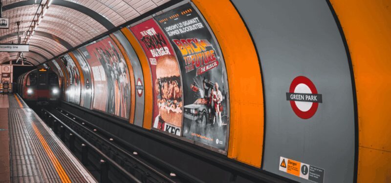 London: Changing of the Guard with a an APP - The Reality: What Does It Feel Like?