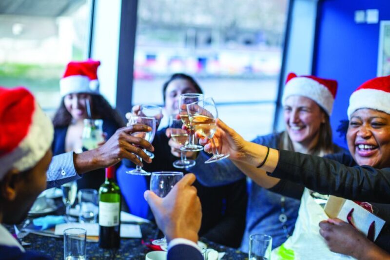 London: Christmas Party Lunch Cruise - An In-Depth Look at the Experience