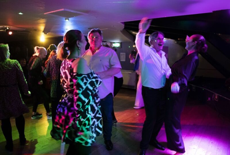 London: Dinner Cruise with Elvis Tribute on the Thames River - How It All Comes Together