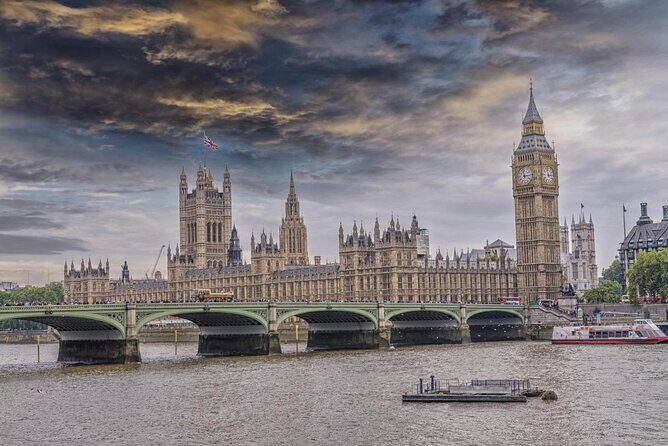London Dungeon Entry & Westminster Walking 3 Hour Tour - Key Points