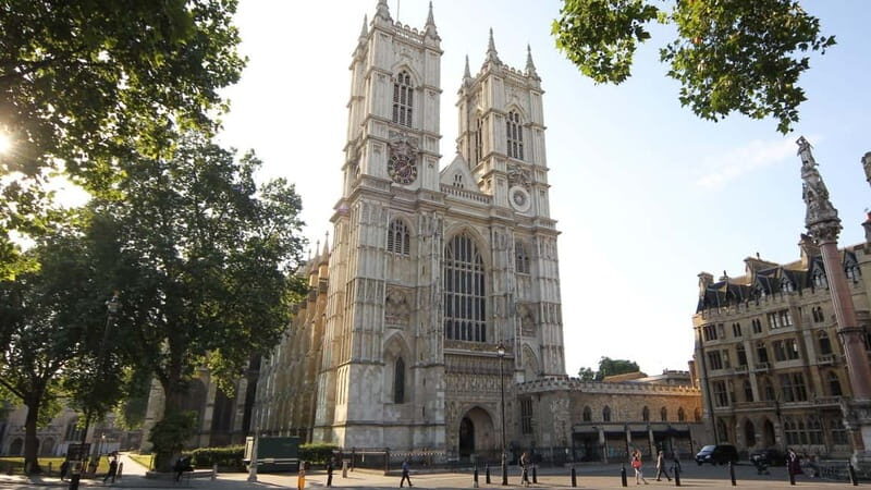 London from Edinburgh by Rail with Sightseeing & London Eye. - Frequently Asked Questions