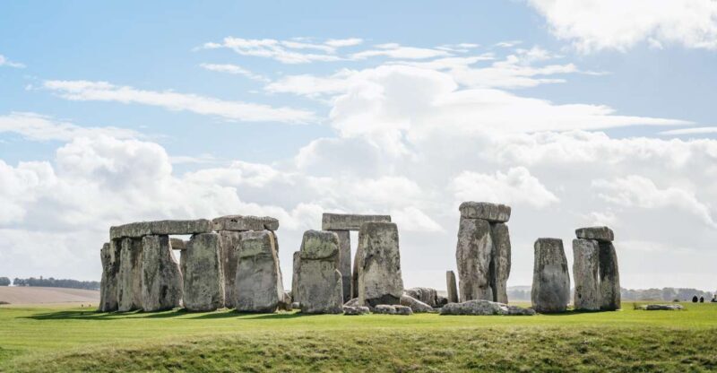 London: Full-Day Windsor, Stonehenge, and Oxford Tour - The Mysterious Stonehenge