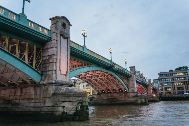 London: Ghost Walk and River Thames Boat Ride - Authentic Insights from Reviews