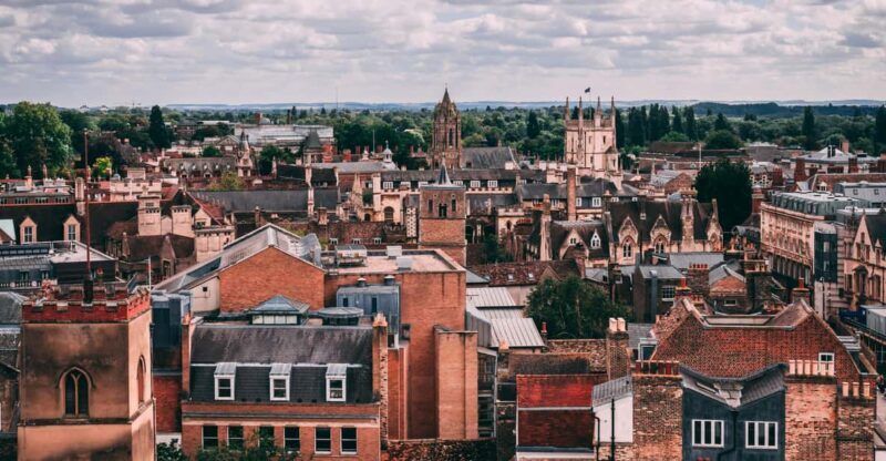 London: Guided tour of Cambridge - Sedan - Cruising the River Cam: Punting Through the Heart of Cambridge