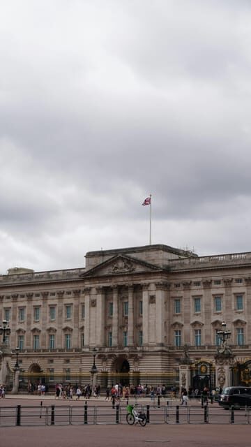 London: Guided Walking Tour & Changing of the Guard - Exploring the Itinerary in Detail