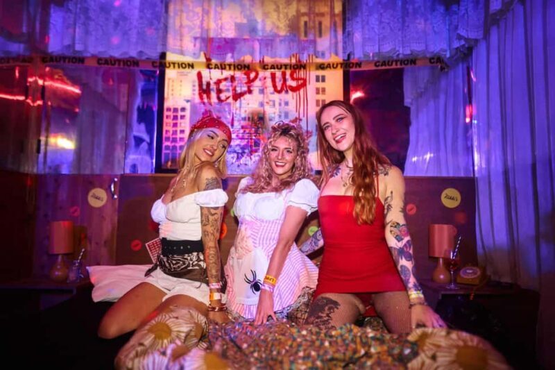 London: Halloween Pub Crawl with Afterparty - Transitioning to the First Official Stop