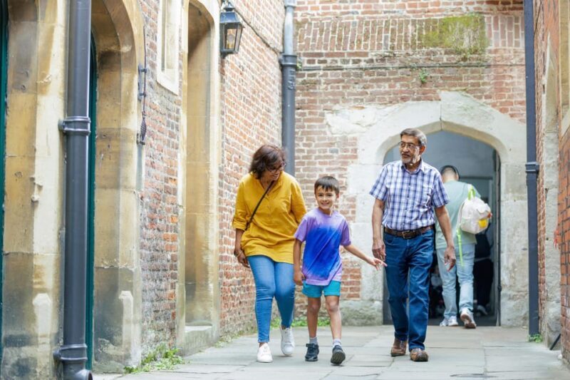 London: Hampton Court Palace Private Tour with Train Option - Authenticity and the Guide’s Role