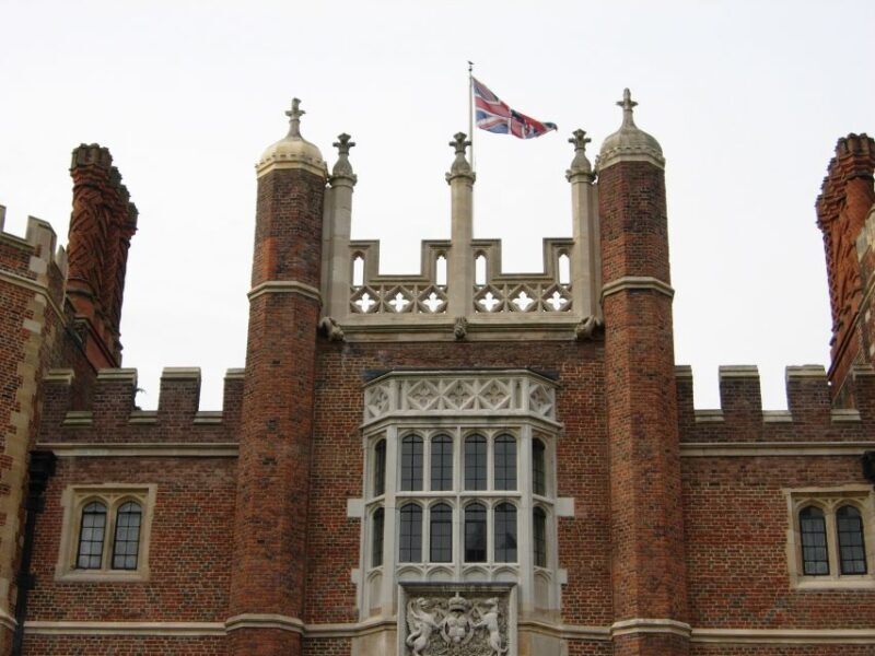 London: Hampton Court Private Guided Tour - Who Should Consider This Tour?