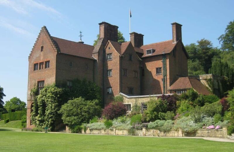 London: Hever Castle & Chartwell House Private Day Tour - Exploring Hever Castle in Detail