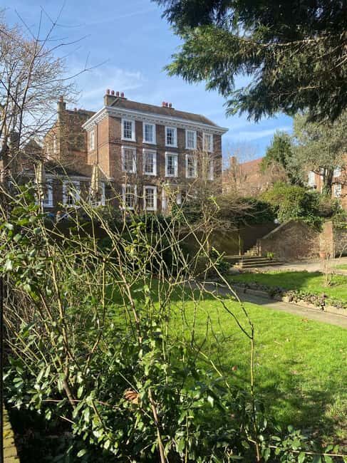 London: Historic Homes of Hampstead Village Walking Tour - A Closer Look at the Hampstead Village Walking Tour