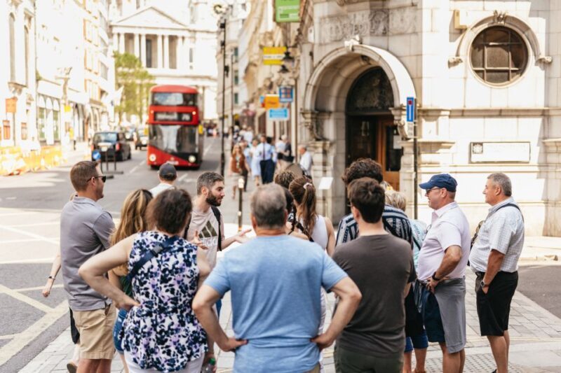 London: Historic Pubs of Central London Walking Tour - The Atmosphere & Group Dynamics