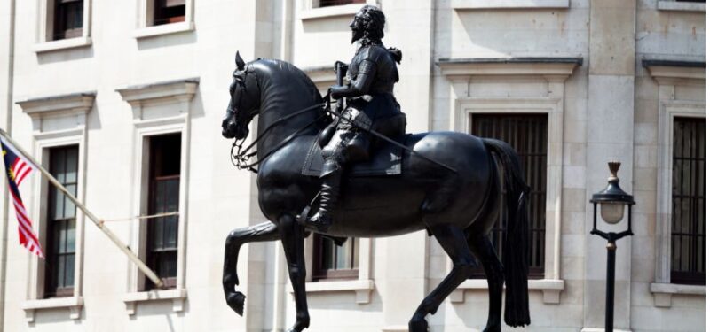 London: Historical Walking Tour in Westminster with an APP - Key Points